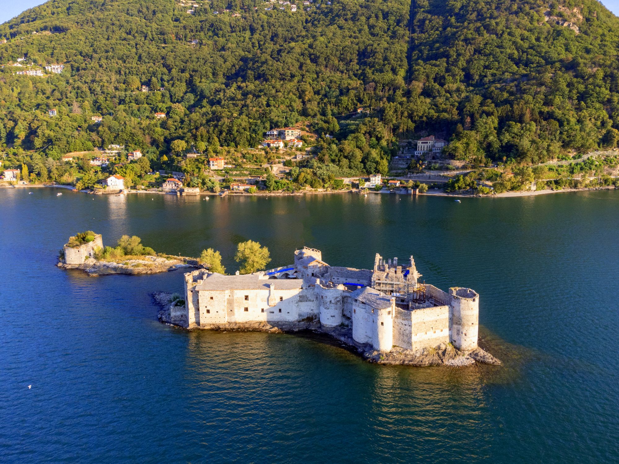 [The Castles of Cannero Riviera] | [Lake Maggiore]